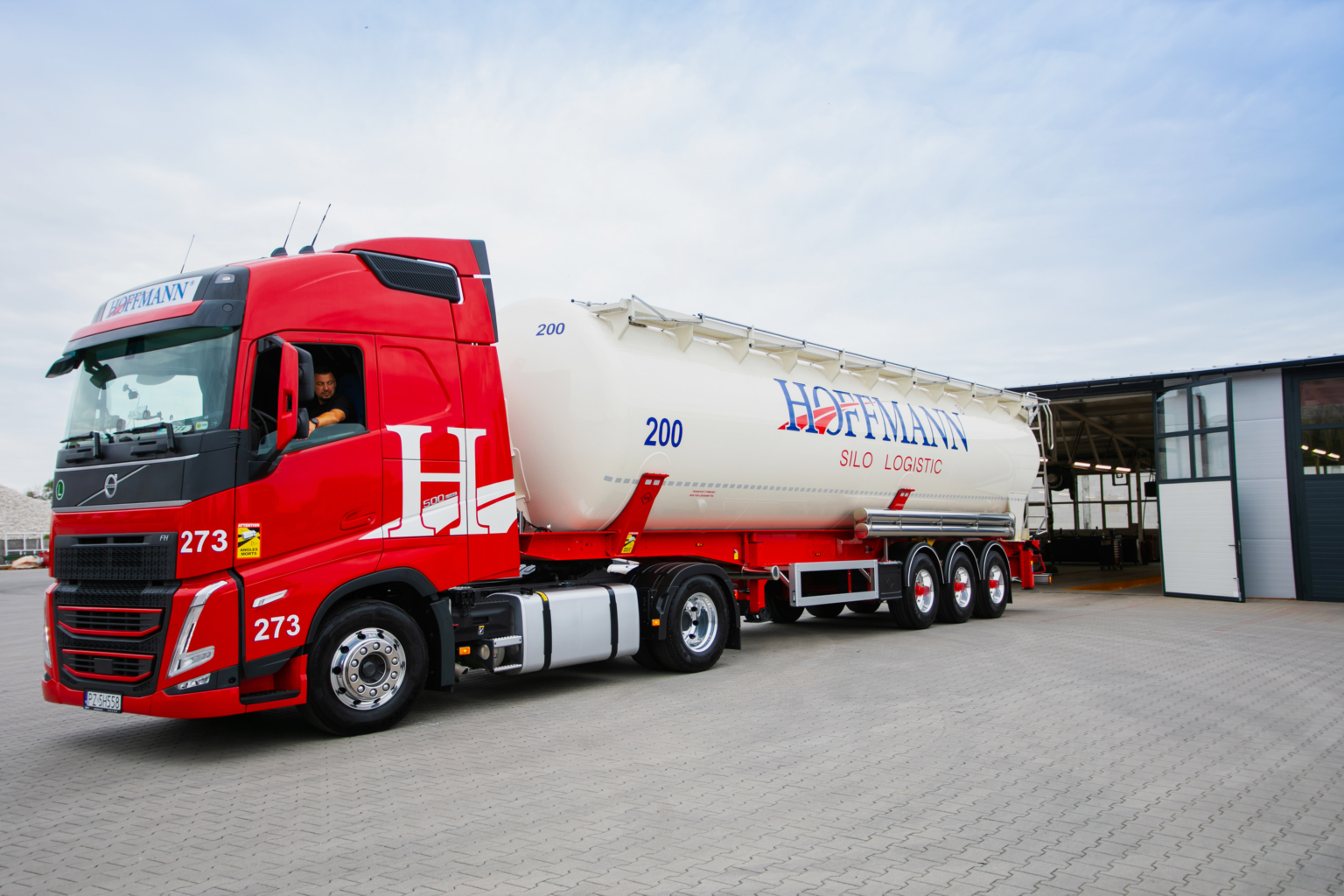 Przewóz drogowy w silosach - Hoffman Transport